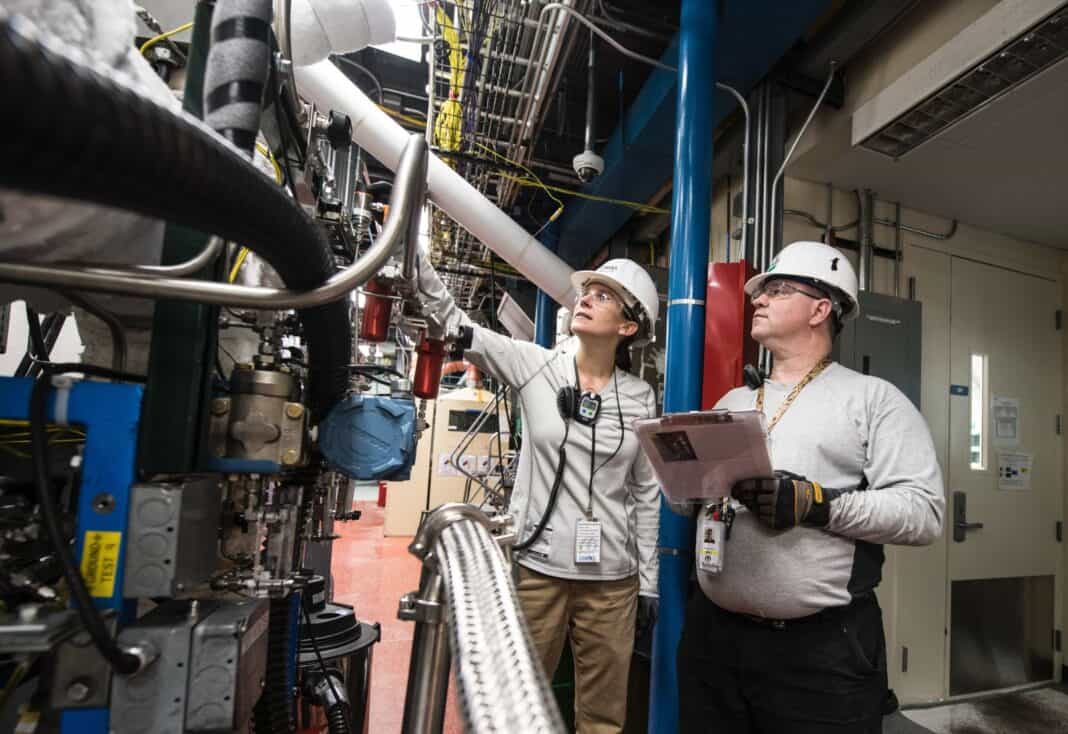 Técnicos y tecnólogos son claves para convertir a Colombia en líder TIC ...