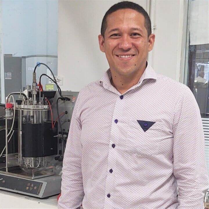 Microbios y biotecnología degradan los contaminantes y fabricarán ...